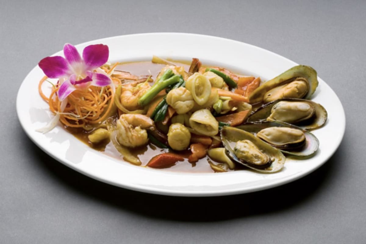 Pom's Thai Restaurant Delivery Menu | Order Online | 209 Western Ave ...