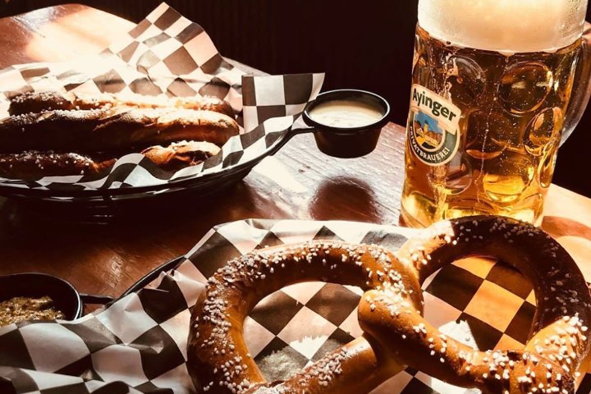 Hessen Haus - Des Moines, IA Restaurant | Menu + Delivery | Seamless