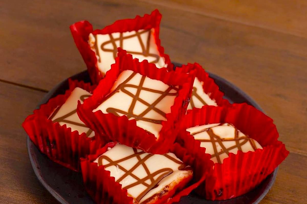 Suspiros Cakes - Phoenix, AZ Restaurant | Menu + Delivery | Seamless