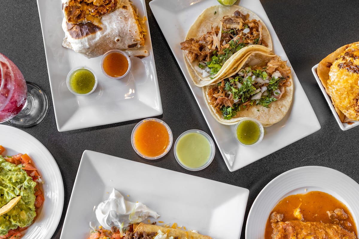 4 Hermanos Mexican Food - Hiawatha, IA Restaurant | Menu + Delivery ...