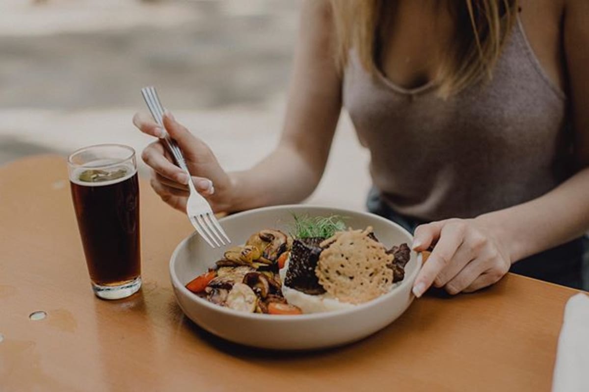 Six Car Pub & Brewery Delivery Menu | Order Online | 625 S Polk St ...