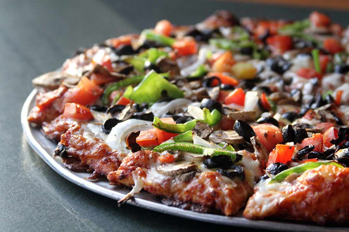 Round Table Pizza Delivery Menu | Order Online | 12829 Harbor Blvd ...