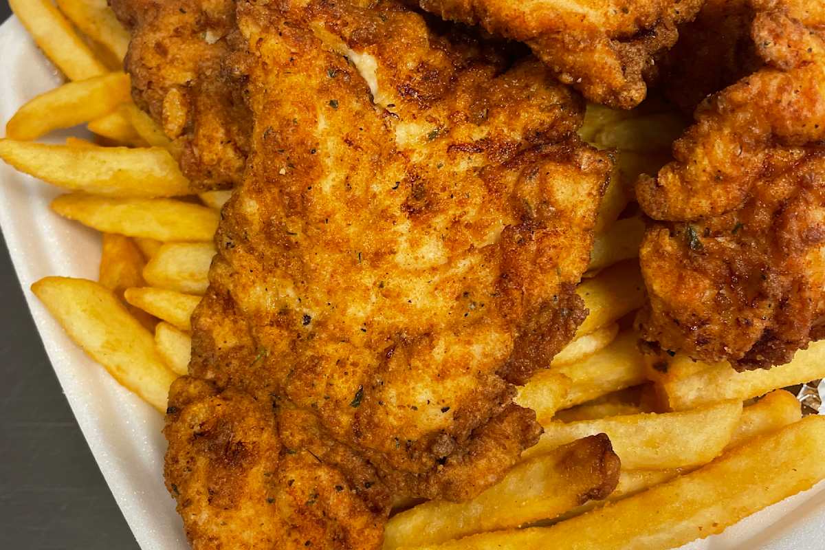 Shoreline Grill and Pizza - Lynn, MA Restaurant | Menu + Delivery ...