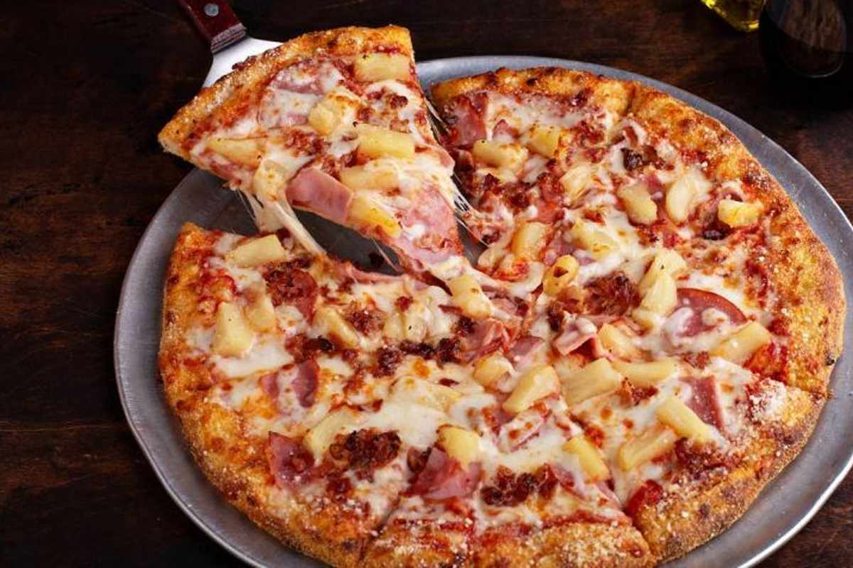 Round Table Pizza Delivery Menu | Order Online | 375 Alvarado St ...
