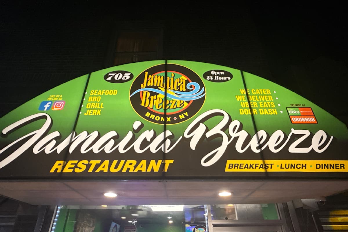 breeze opening hours