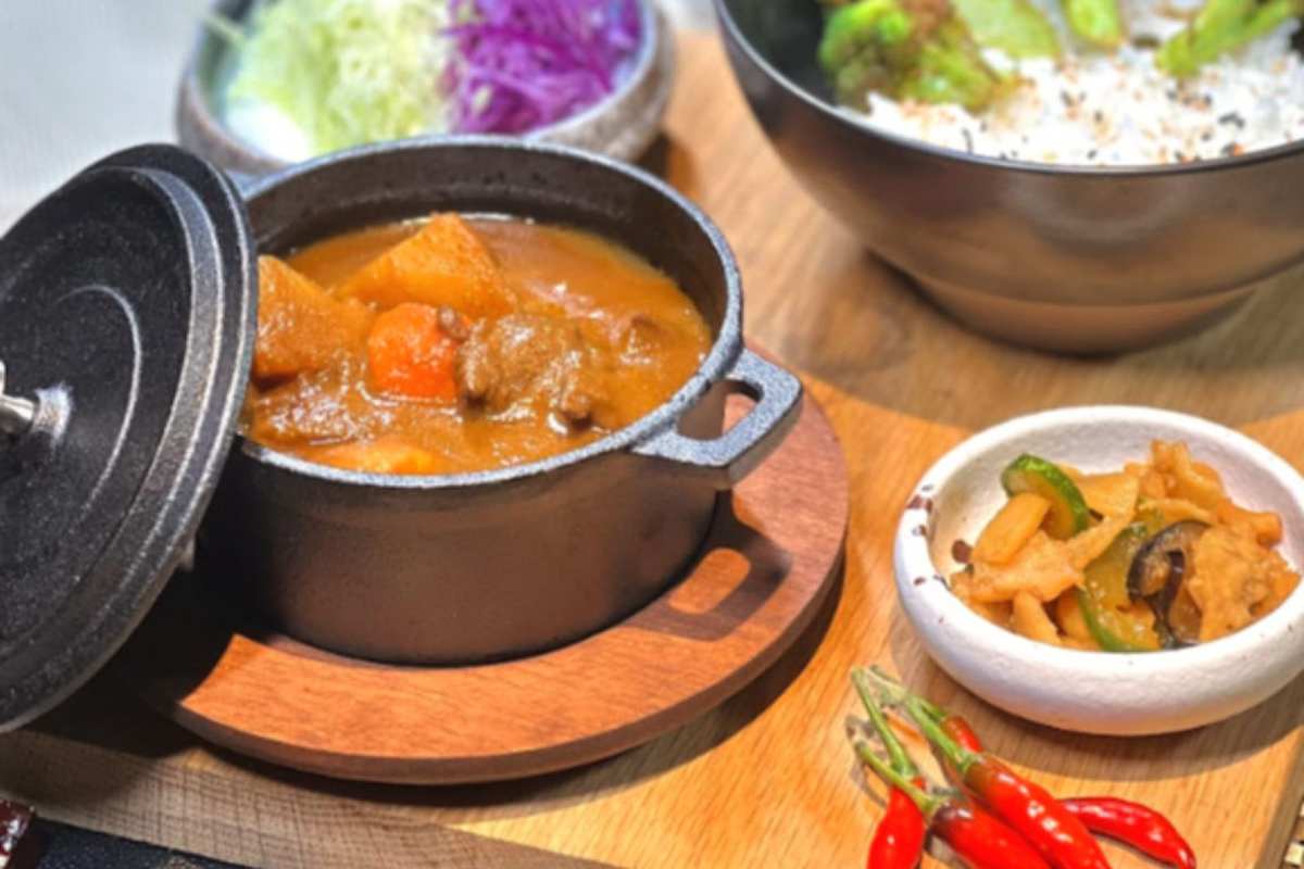 Chubby Curry Delivery Menu | Order Online | 225 S Beverly Dr Beverly ...