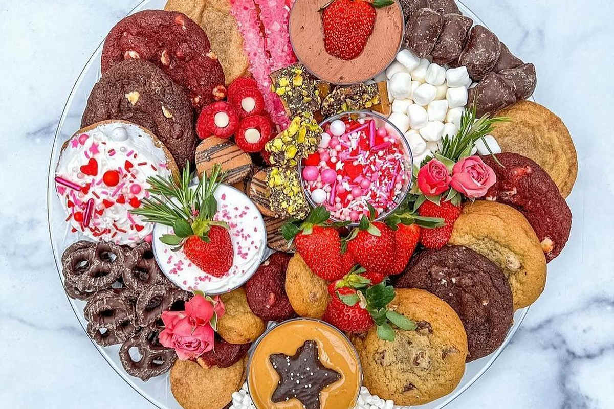 Hot Box Cookies - St. Louis, MO Restaurant | Menu + Delivery | Seamless