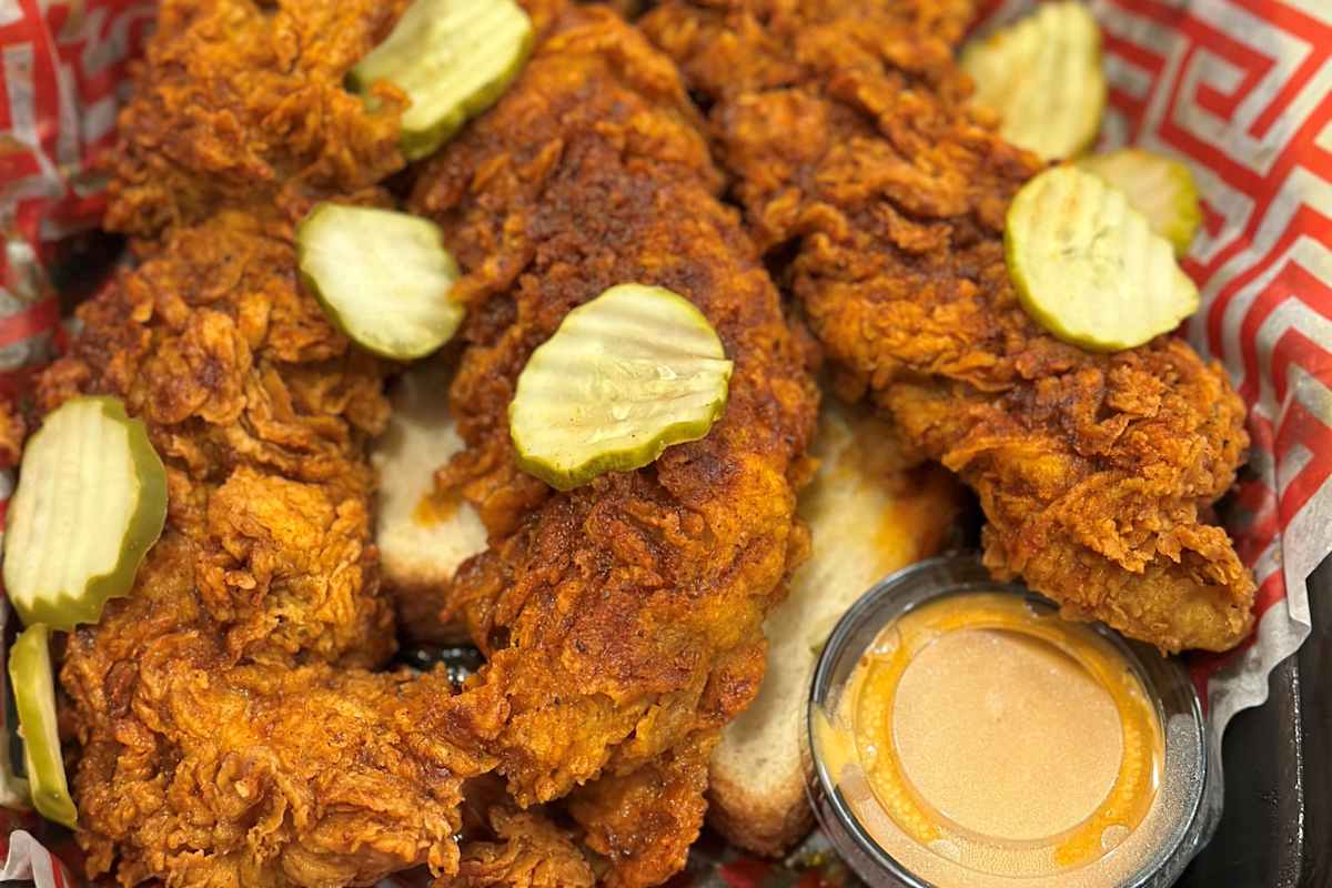 Byrd's Hot Chicken Skokie - Skokie, IL Restaurant | Menu + Delivery ...