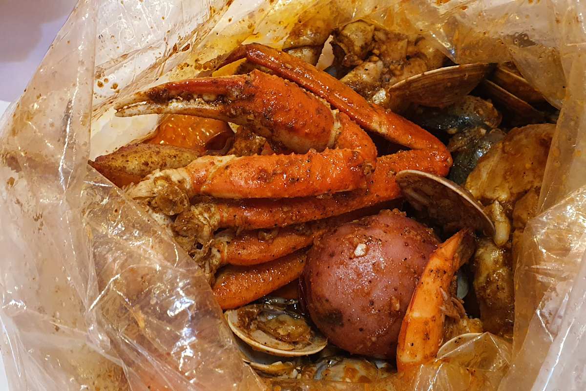 Crackin' Crab Seafood Boil Delivery Menu | Order Online | 10621 Unser ...