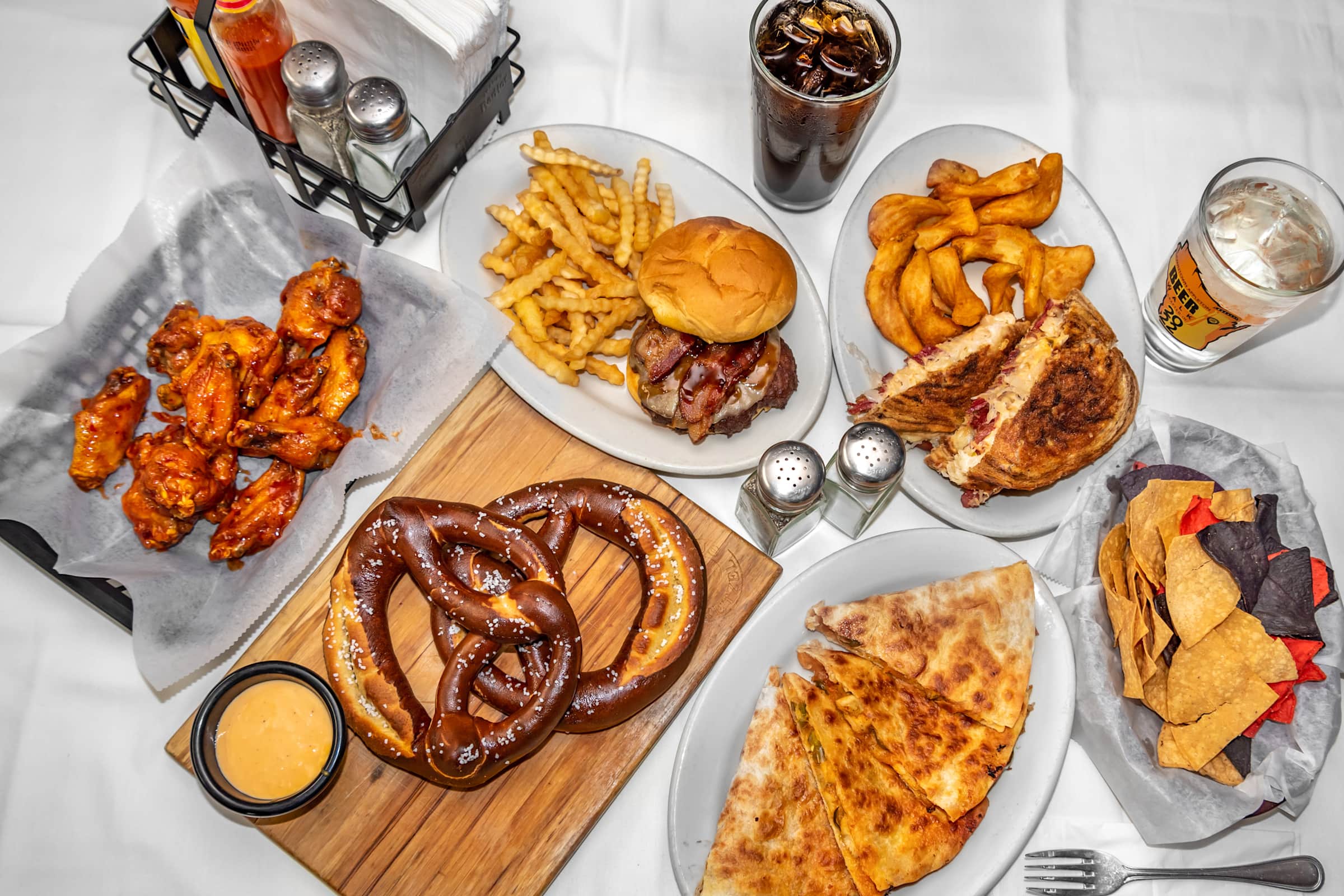 Rookie's Sports Bar & Grill Delivery Menu | Order Online | 325 N ...