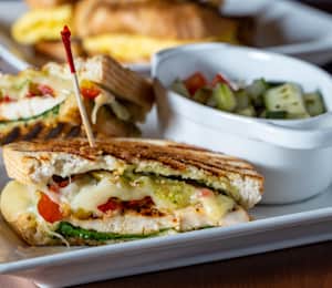 The Loudoun Kitchen and Bar - Leesburg, VA Restaurant | Menu + Delivery ...