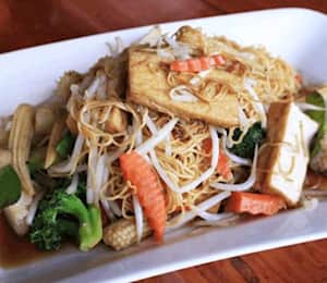 Green Leaf Thai Cuisine Delivery Menu | Order Online | 4658 N Western ...