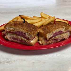 Ice House Steaks & Pizza - Pottstown, PA Restaurant | Menu + Delivery ...
