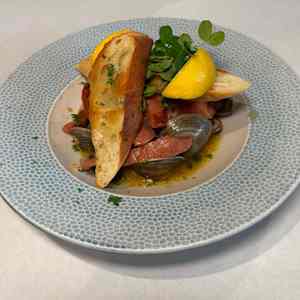 Finz Salem - Salem, MA Restaurant | Menu + Delivery | Seamless