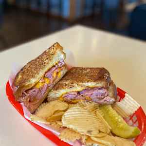 Wanigan Eatery & Pub - Bay City, MI Restaurant | Menu + Delivery | Seamless